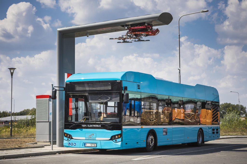 První cestující se dnes svezli novými elektrobusy -ZdraváOVA